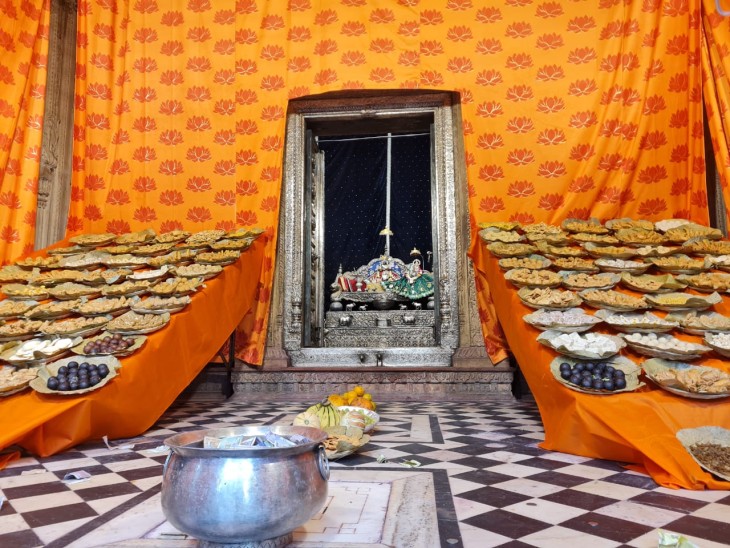 Nav Samvatsar Panchang was recited in the temples of Brij | बृज के ...