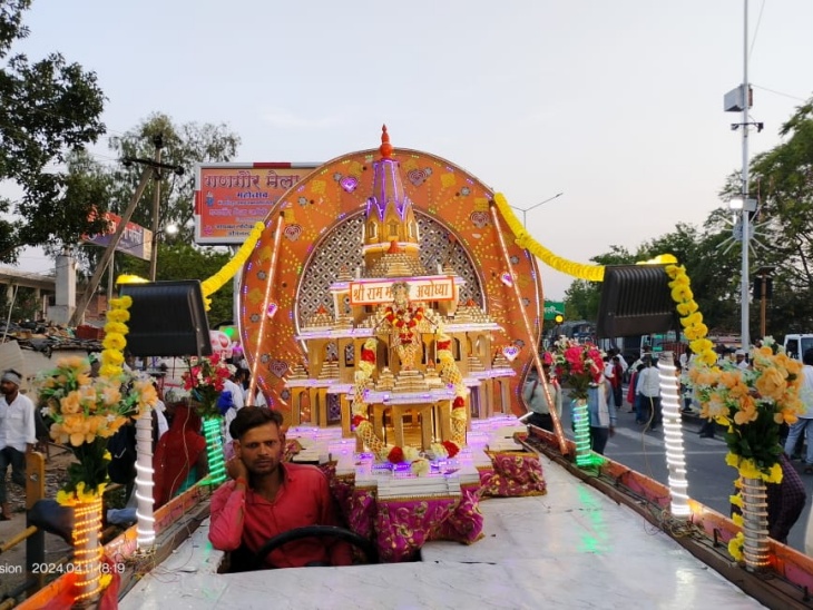 Gangaur procession took place in Maniyan town. People came from far and ...