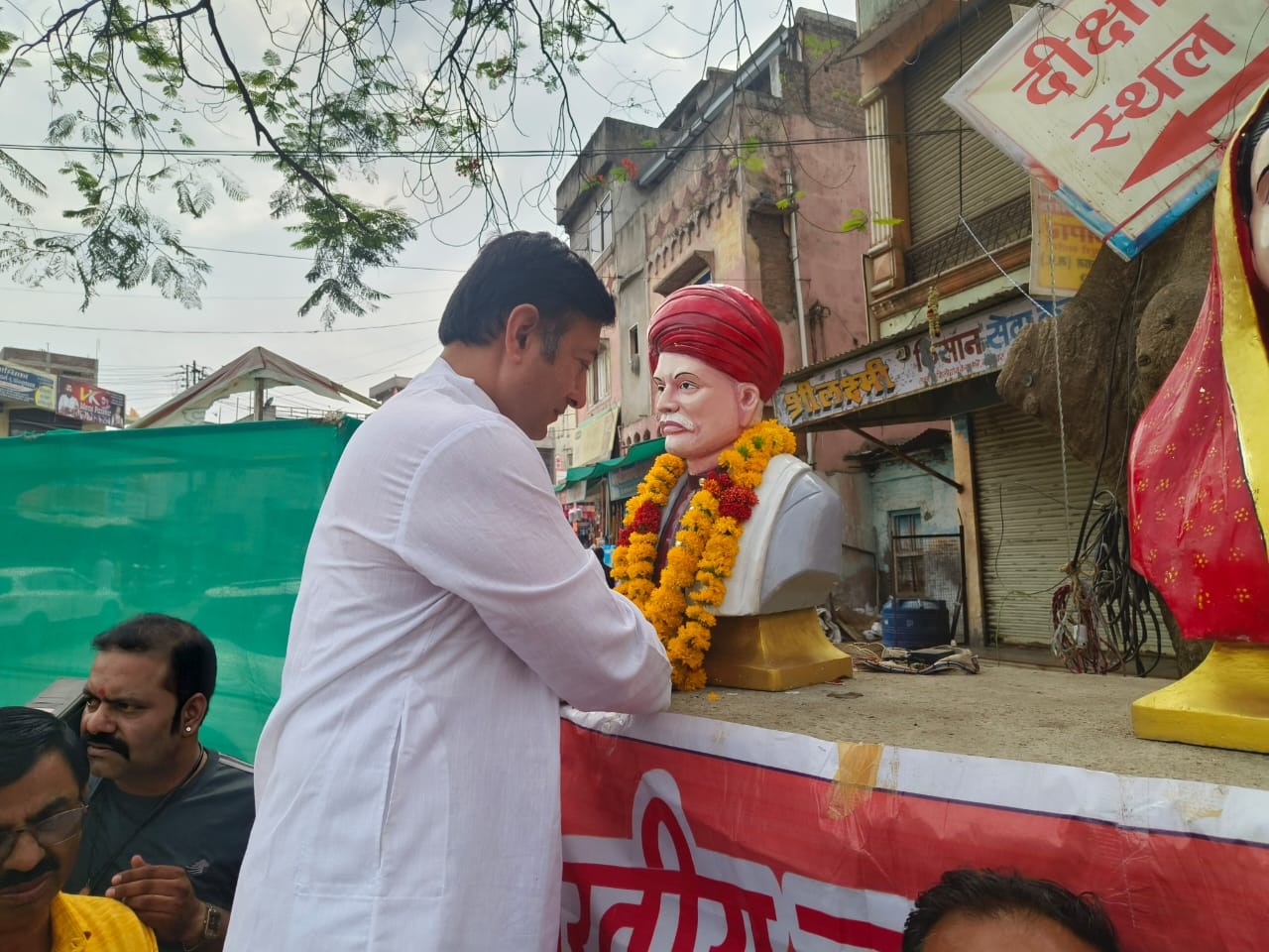 Mahatma Jyotiba Phule's birth anniversary was celebrated in Badnawar ...