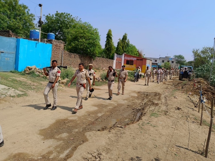 Paramilitary forces and IRB took out a flag march | अर्ध सैनिक बल और ...