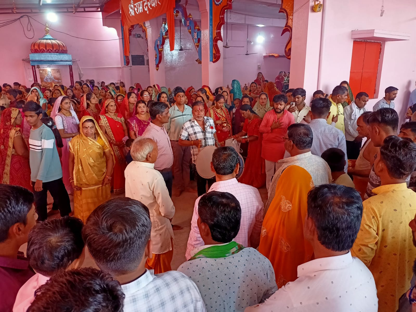 Gangaur festival celebrated in Dhamnod... Devotees took the chariot of ...