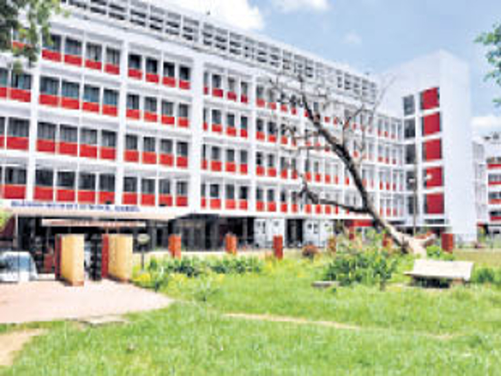 What is the arrangement of doctors and treatment in PHC-CHC, government ...