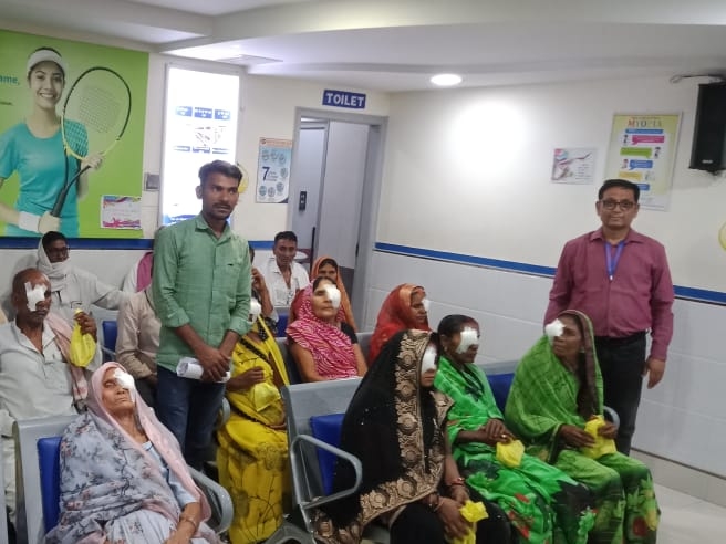 Free eye checkup camp was organized in Chakia | चकिया में निशुल्क नेत्र ...