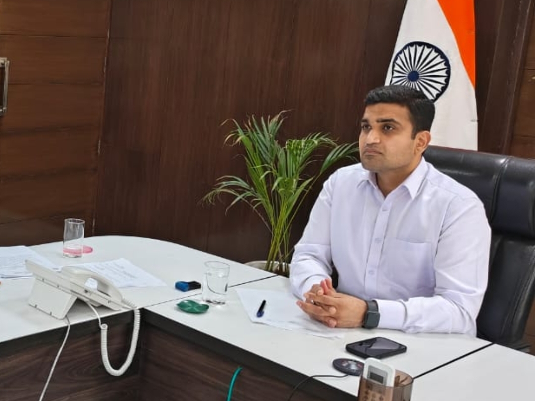 Faridabad DC Vikram Singh Private School Management Alert | फरीदाबाद ...