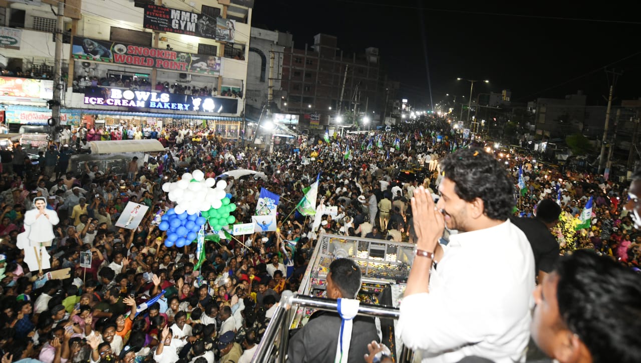 Andhra Pradesh CM Jagan Mohan Reddy Attack Photos; Stone Pelting ...