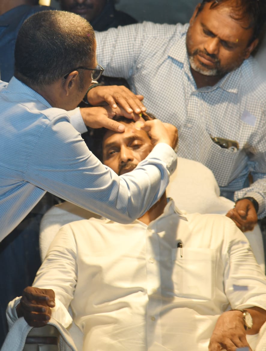 Andhra Pradesh CM Jagan Mohan Reddy Attack Photos; Stone Pelting ...