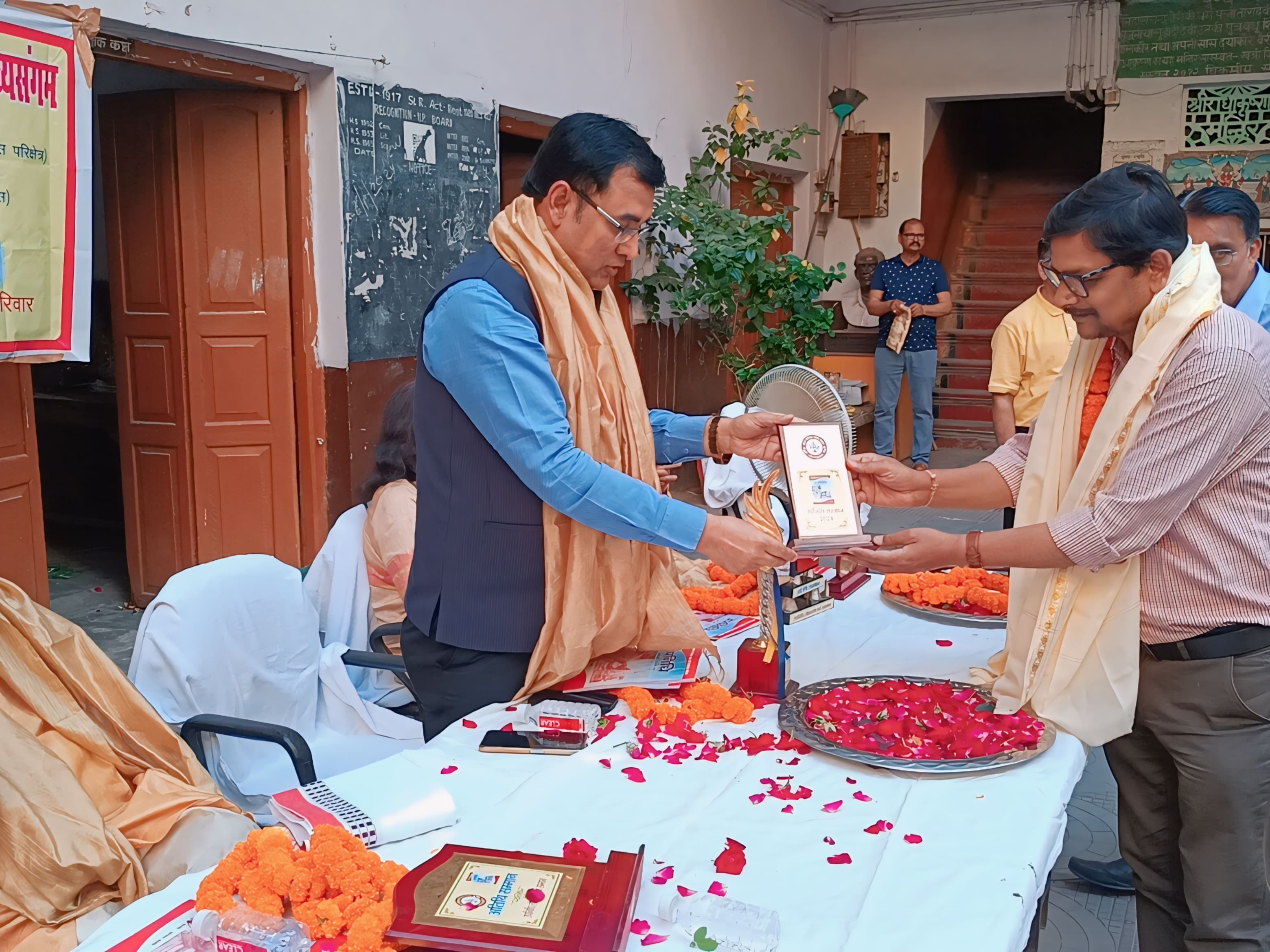 Release of Kashi special issue of magazine 'Upanidhi' in Varanasi