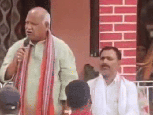 BJP candidate MP Lallu Singh's video goes viral | भाजपा सांसद लल्लू ...