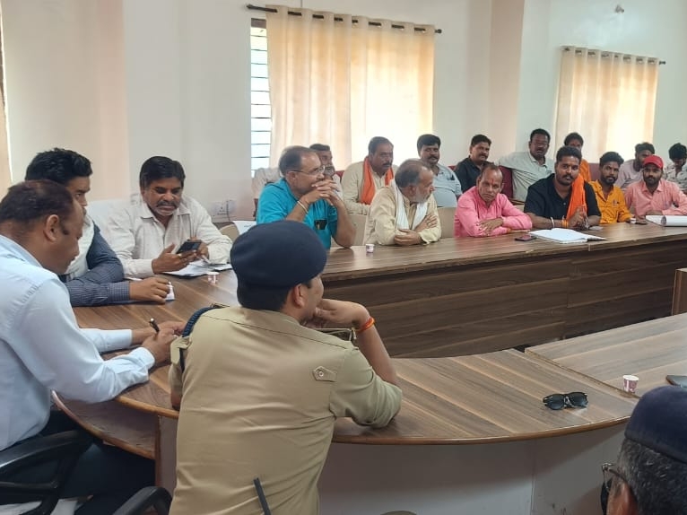 Peace committee meeting held in Raisen police control room, discussion ...