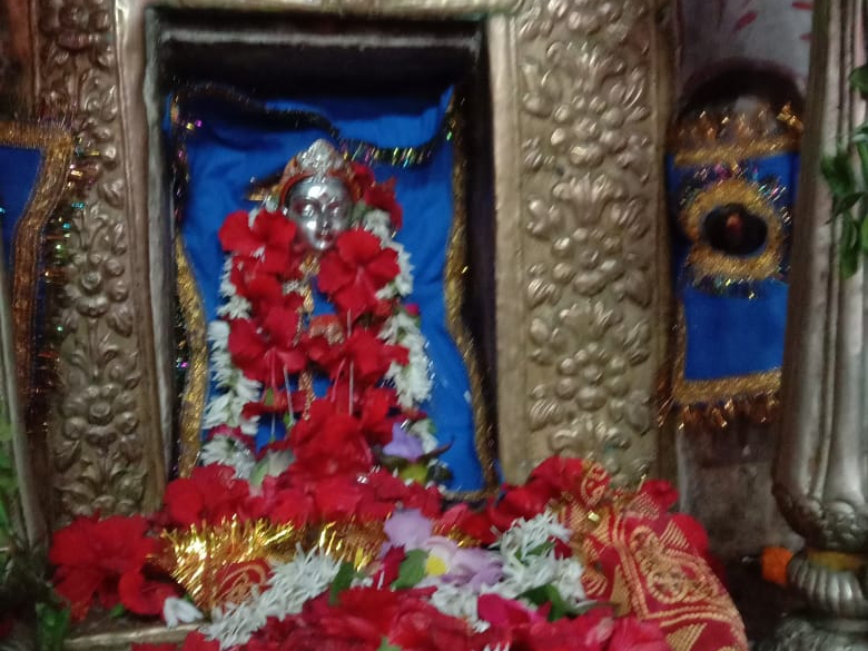 Crowd of devotees at Maa Bhandari Devi temple of Ahraura | अहरौरा के ...