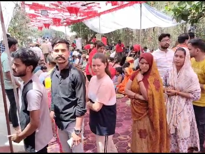 On Ashtami, there was a huge crowd of devotees at Bhadwa Mata's court ...