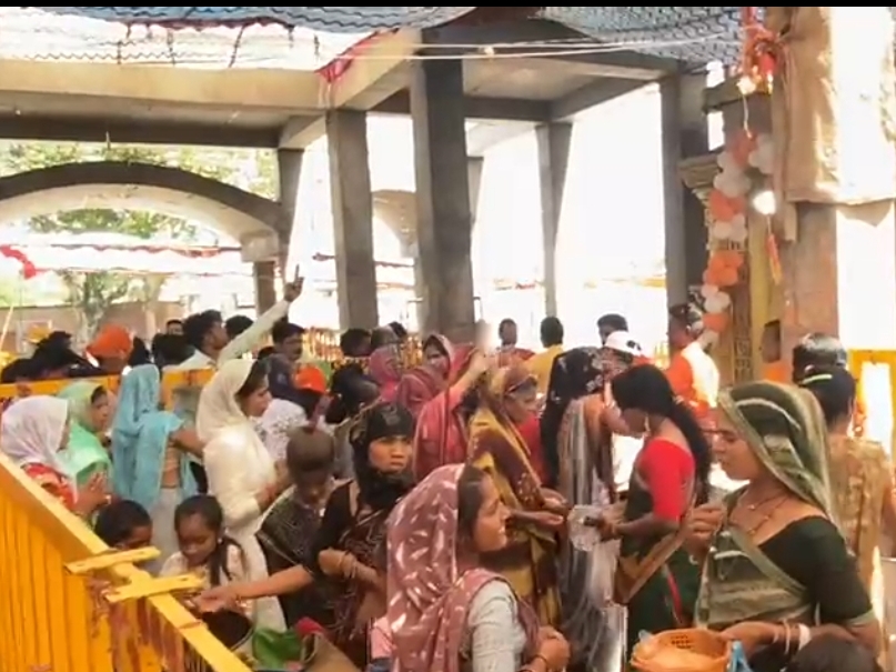 On Ashtami, there was a huge crowd of devotees at Bhadwa Mata's court ...