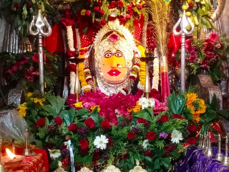 On Ashtami, there was a huge crowd of devotees at Bhadwa Mata's court ...