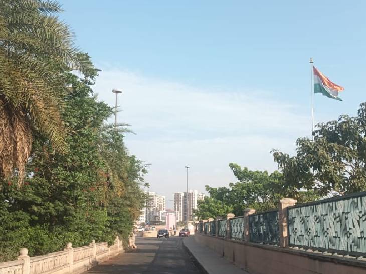 There will be sultry heat with strong sunshine,Strong winds will blow during the day in Lucknow ...