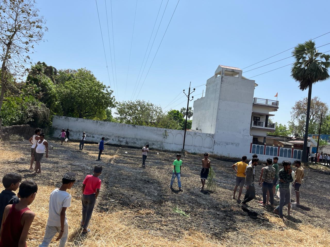 A huge fire broke out due to short circuit in Muhammadabad Gohna