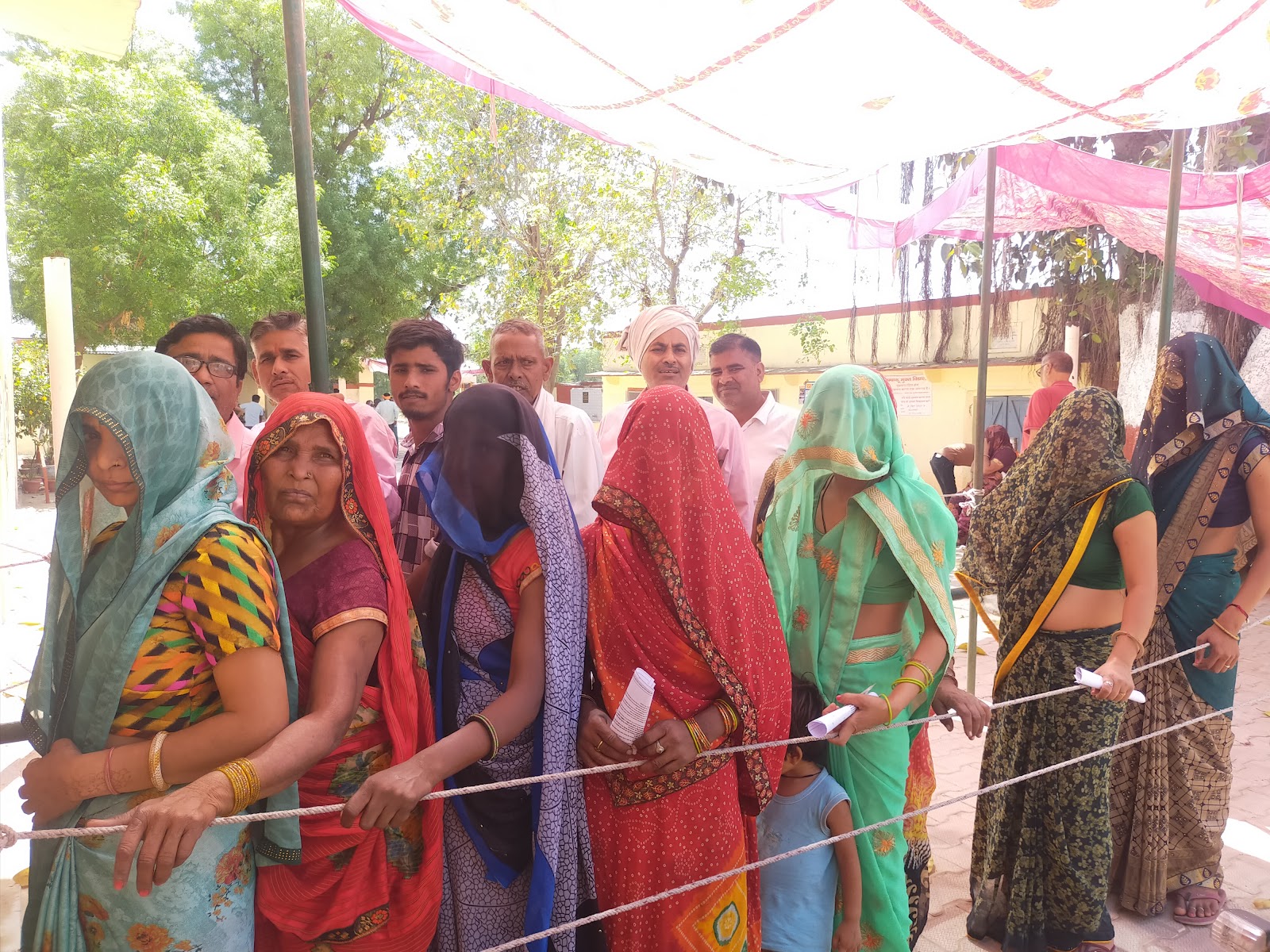 Voting in Nadbai for Bharatpur Lok Sabha seat | भरतपुर लोकसभा सीट के ...