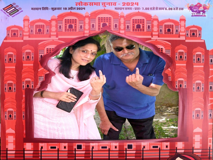 Additional Chief Secretary Shubhra Singh casted her vote along with her ...