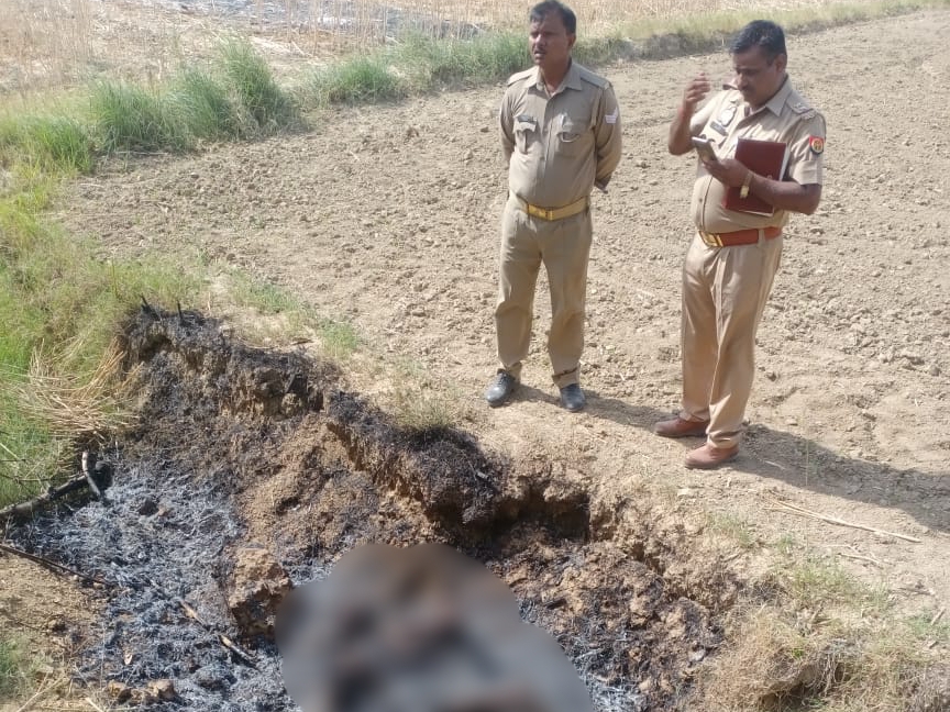 Half-burnt body of a youth found in Gonda