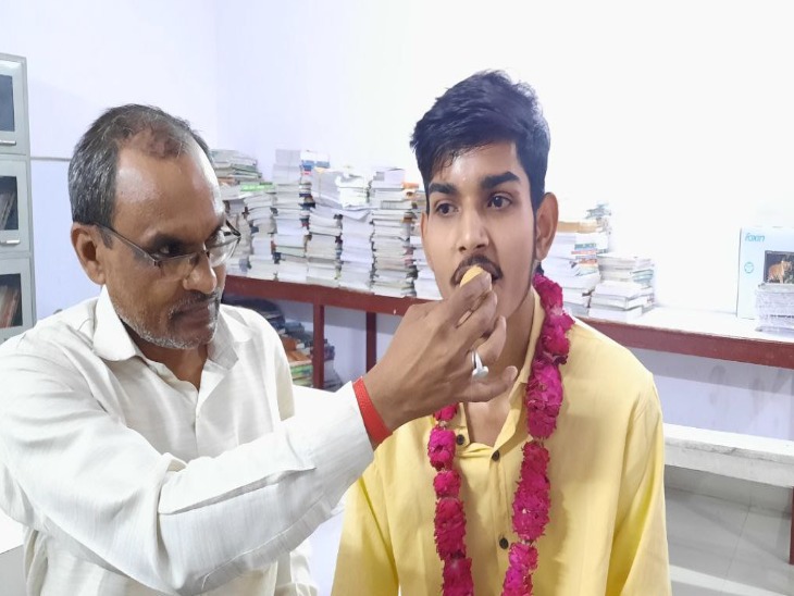 UP - Lucknow - UP Board Toppers Success Story - story of Rakshit Tiwari ...