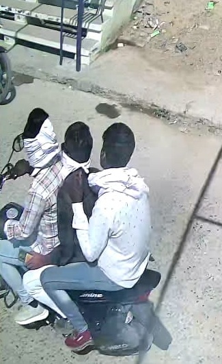 Two 26-year-old gang leaders who had burnt a police jeep were arrested