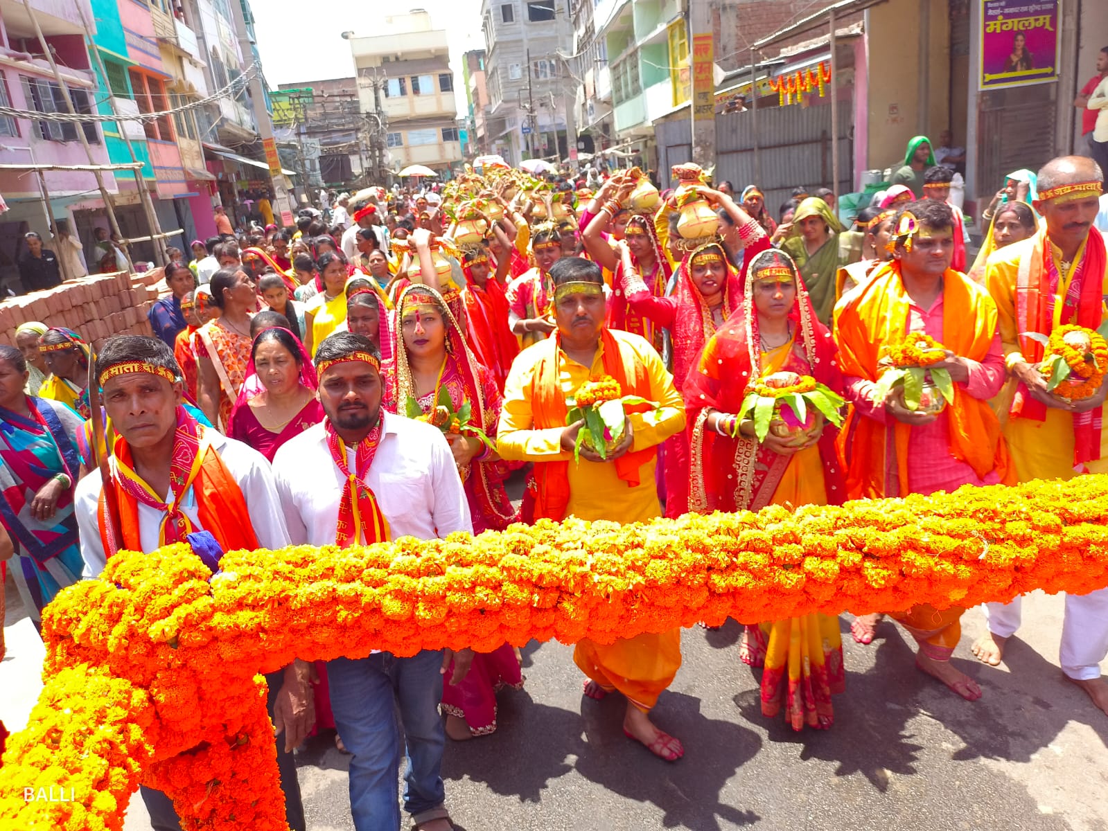 Kalash Shobha Yatra was taken out for the installation of the idol in the Devi temple | देवी ...