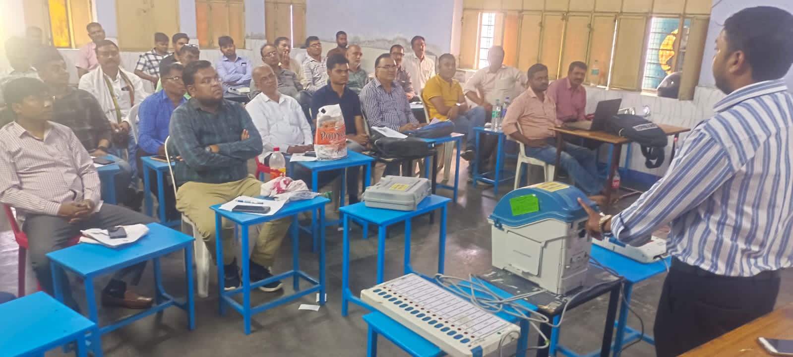 'Exam' of polling officials before the election | चुनाव के पहले ...