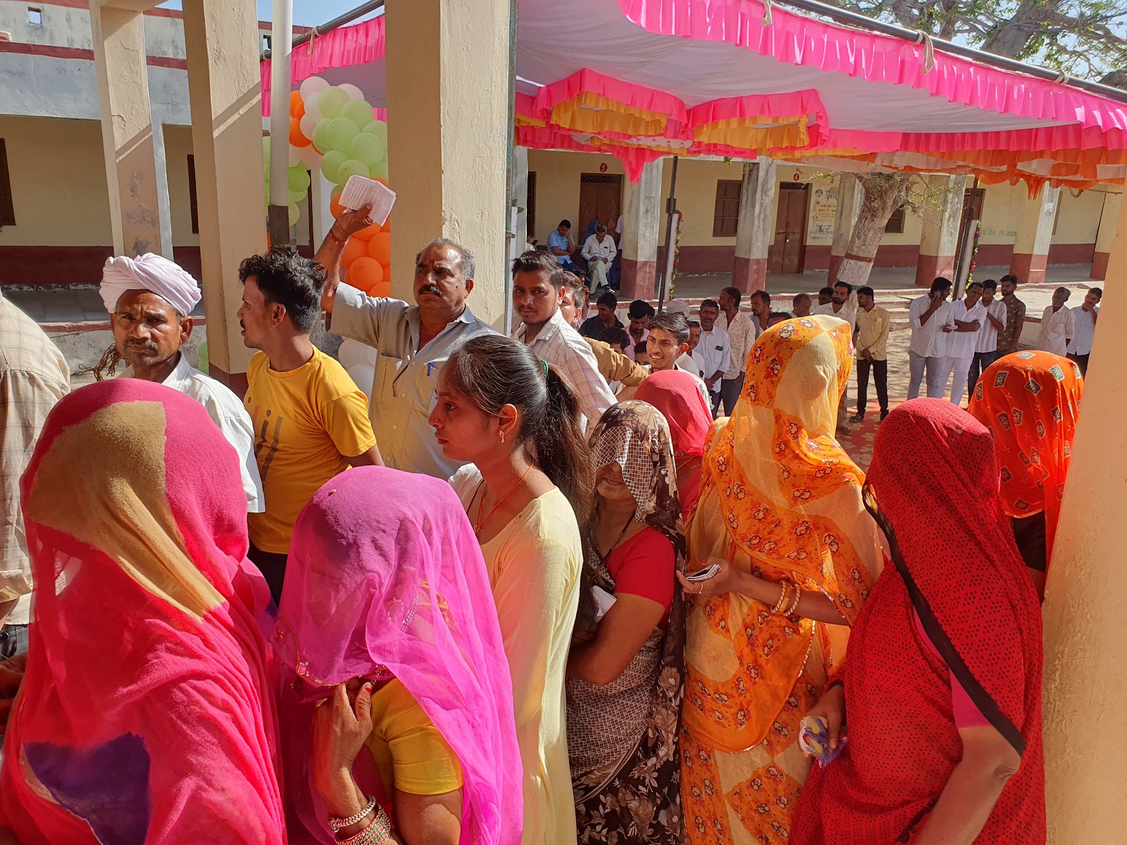 Voting in Raniwada for Jalore-Sirohi Lok Sabha seat | रानीवाड़ा में 63. ...