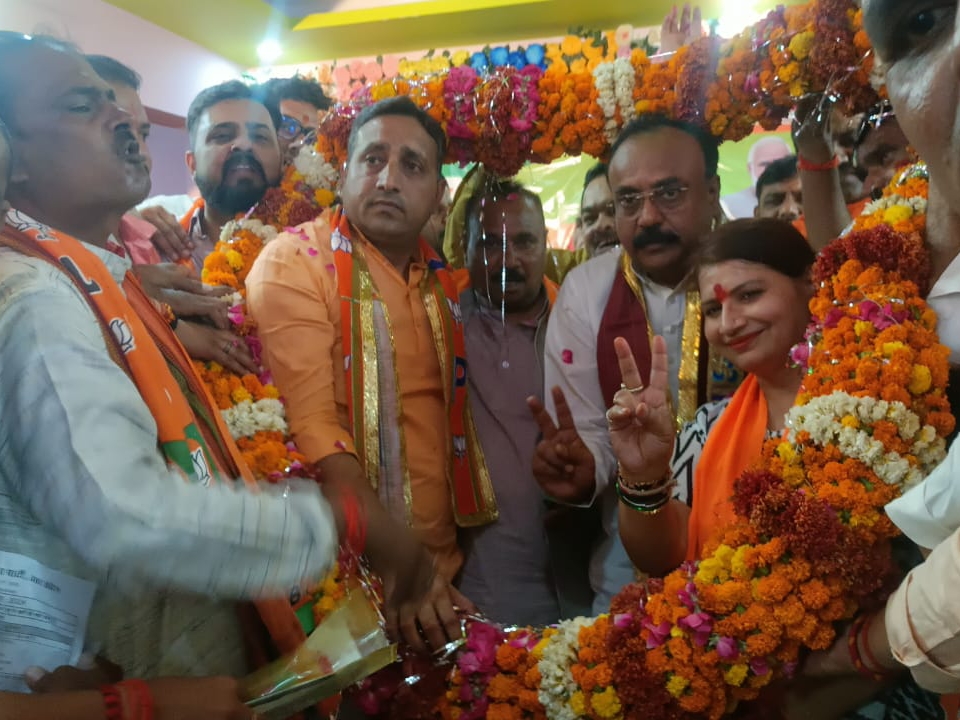 Kalpi MLA and former chairman's son joins BJP | कालपी विधायक और पूर्व ...