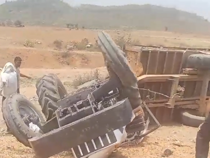 Uncontrolled tractor-trolley overturned: One died and three were ...