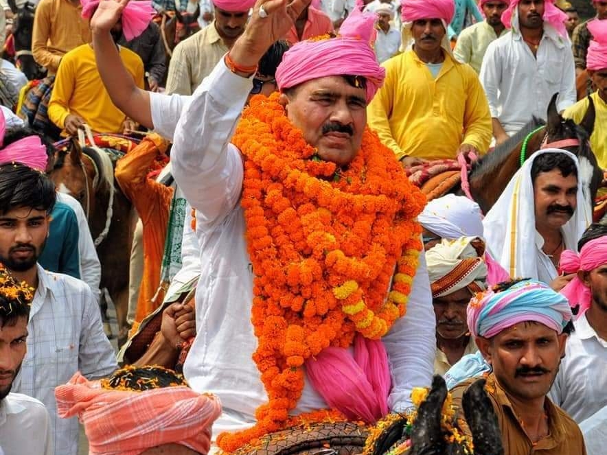Dadan Pahalwan arrived for nomination riding on a horse