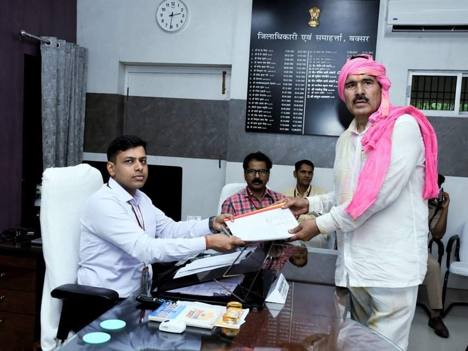 Dadan Pahalwan arrived for nomination riding on a horse | ददन पहलवान ...