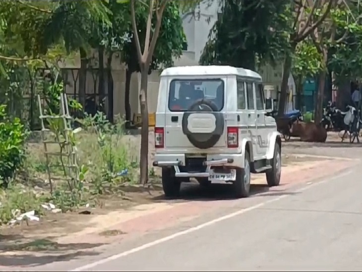 EOW reached Pappu Dhillon and Vijay Bhatia's place | शराब कारोबारी पप्पू ढिल्लन को जेल: 16 मई तक ...