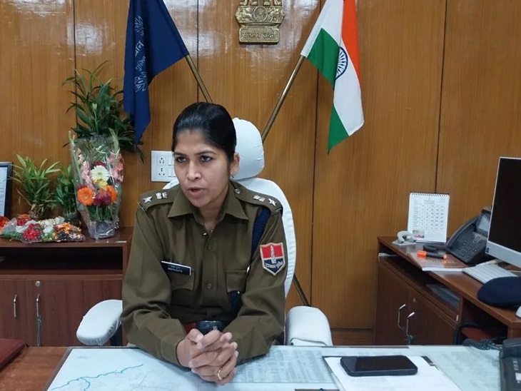 She is handling the responsibility of two twins with the district | जिले के साथ जुड़वा बच्चों की ...