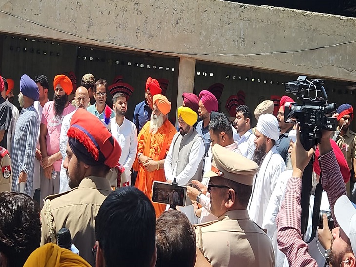 Punjab Ludhiana CM Mann Reaching Poet Surjeet Patar Funeral Cremation ...