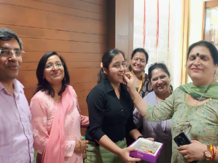 Aashmi-Ishika are toppers in Bhopal's 12th class, got 97% marks | भोपाल ...