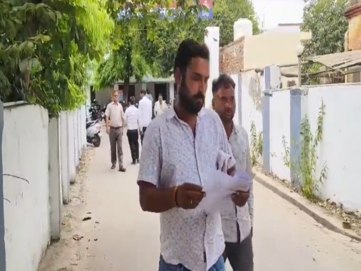 Travel operator beaten up in Sultanpur, VIDEO | सुलतानपुर में ट्रैवल्स ...