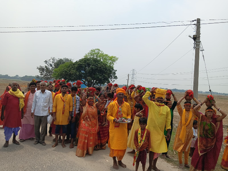 a grand kalash yatra was taken out in purnia in Barah baba Temple ...