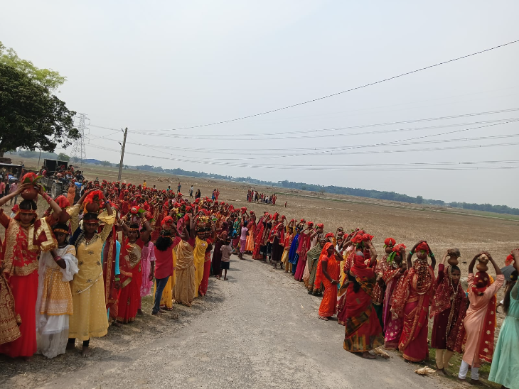 a grand kalash yatra was taken out in purnia in Barah baba Temple ...