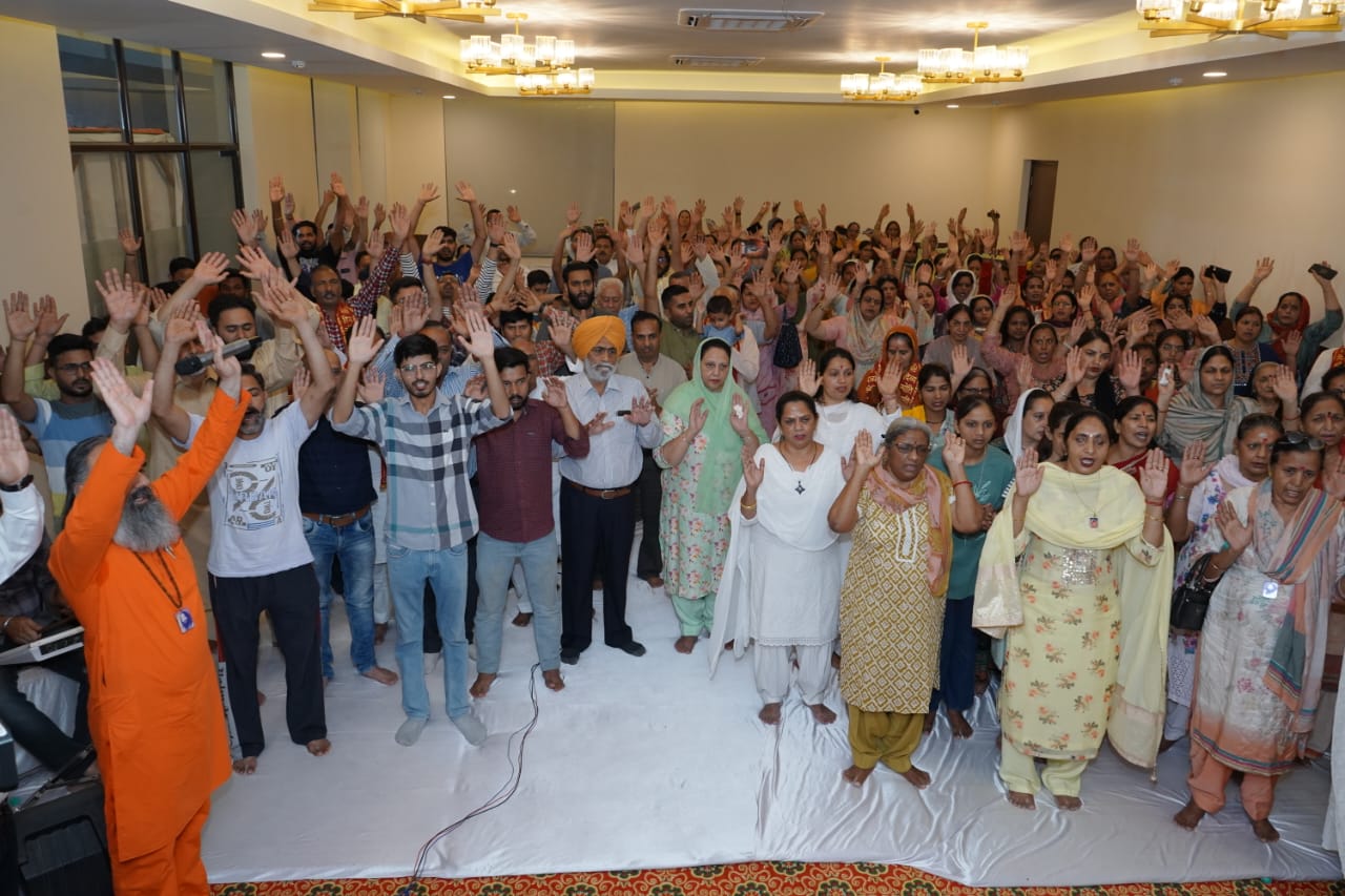 To receive love, Lord Shri Ram offered Shabri's sour berries as Prasad ...