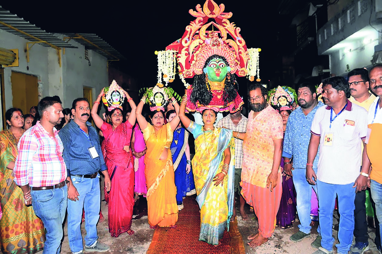 Pahadi Pooja: During the city tour, devotees washed the feet of the ...