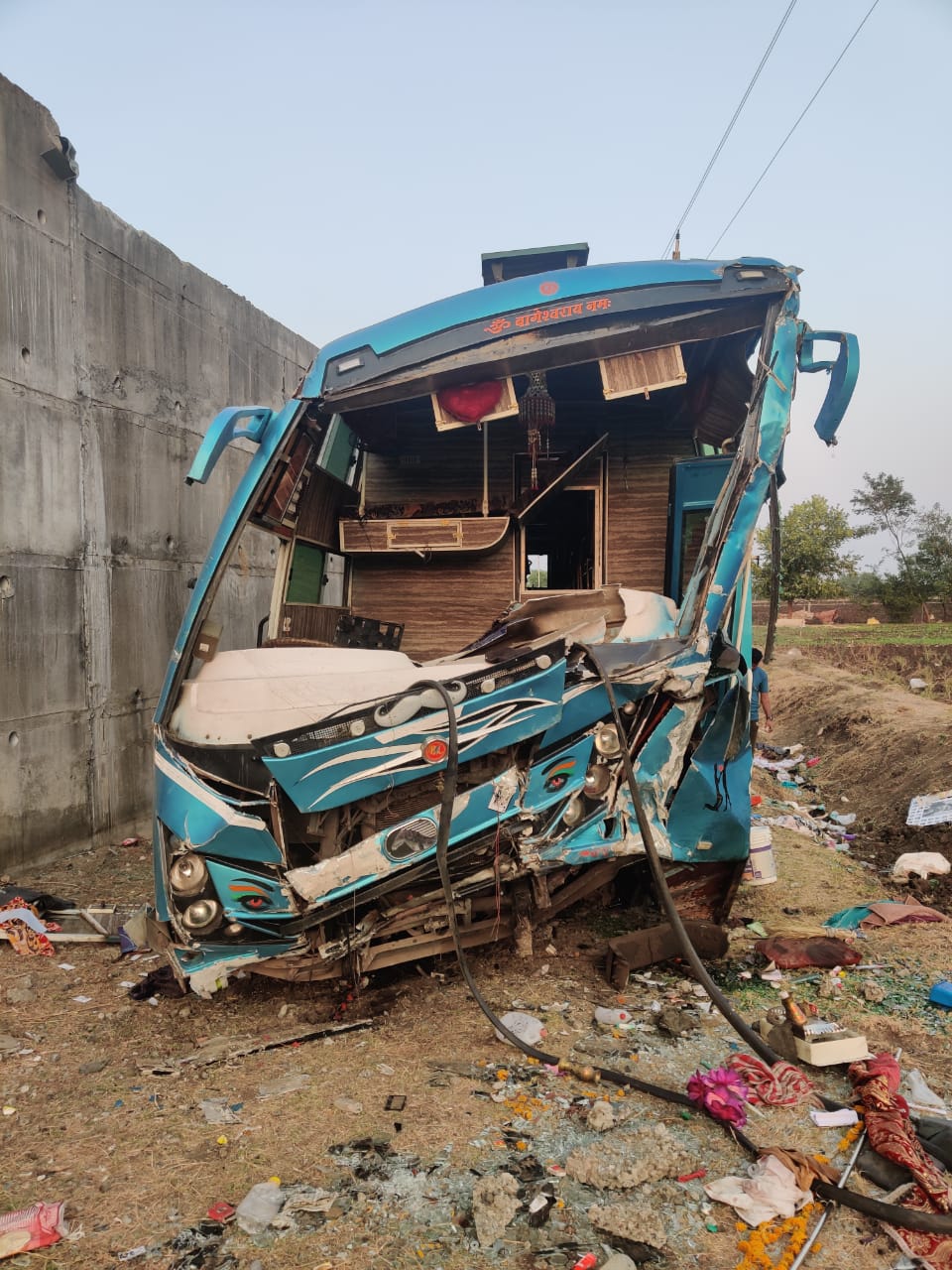 Rajgarh (Madhya Pradesh) Bus Accident Tragedy; 2 Killed | Shajapur News | राजगढ़ में बस पुलिया ...