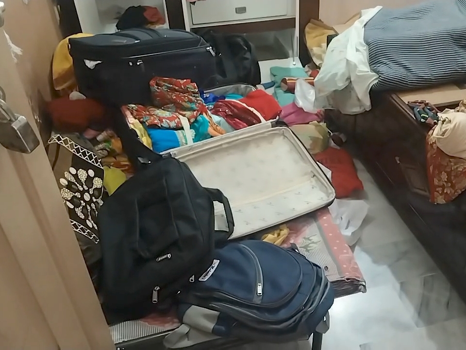 Theft by breaking the lock of a closed house | बंद घर का ताला तोड़कर चोरी: पटना से जम्मू कश्मीर ...