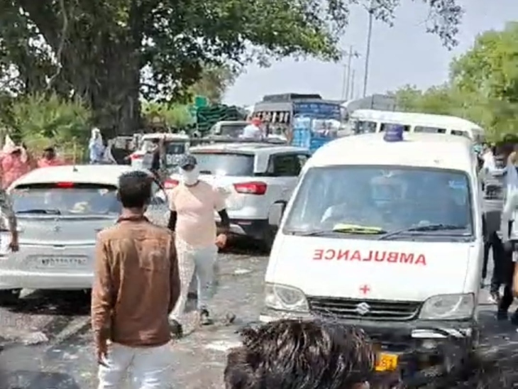 Tanker-bus collide on highway, 10 passengers injured