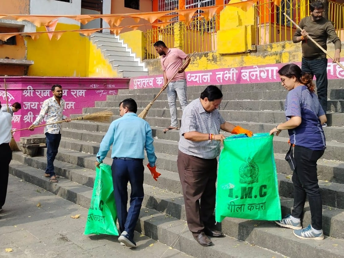 Abhyas Mandal started cleanliness drive in Indore | इंदौर में अभ्यास ...