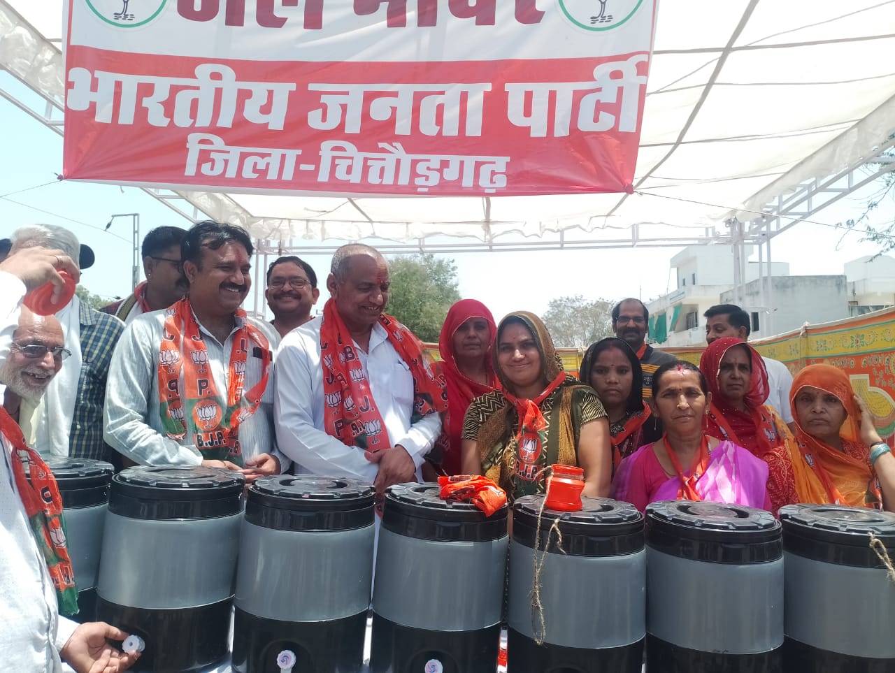 BJP's summer relief campaign was launched in Sanwaliaji Hospital and ...