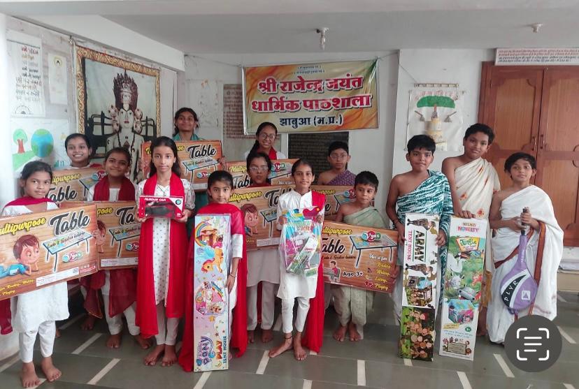 Teaching children the method of Samayik, Dhyan Mudra, Prabhu Poojan ...