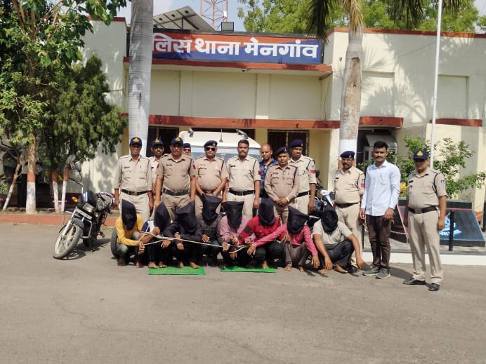 The Bagh-Tanda gang had committed robbery in Damkheda by taking mother ...