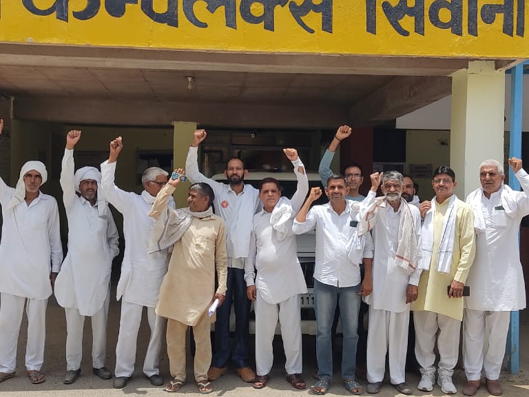 Bhiwani- Farmers protest in Siwani, demand compensation | सिवानी में ...