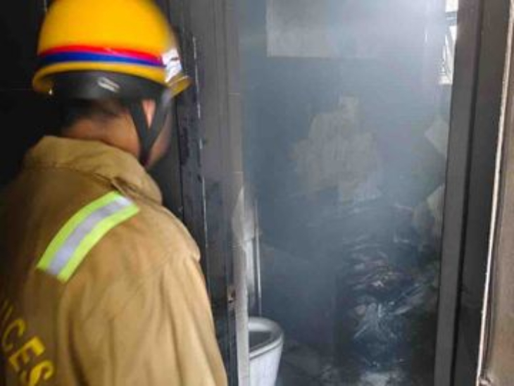 Fire broke out in a flat in Omaxe Heights, Lucknow | लखनऊ के ओमैक्स ...