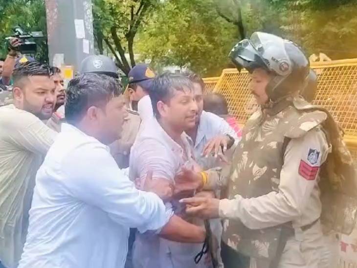 Madhya Pradesh Youth Congress protests against nursing scam